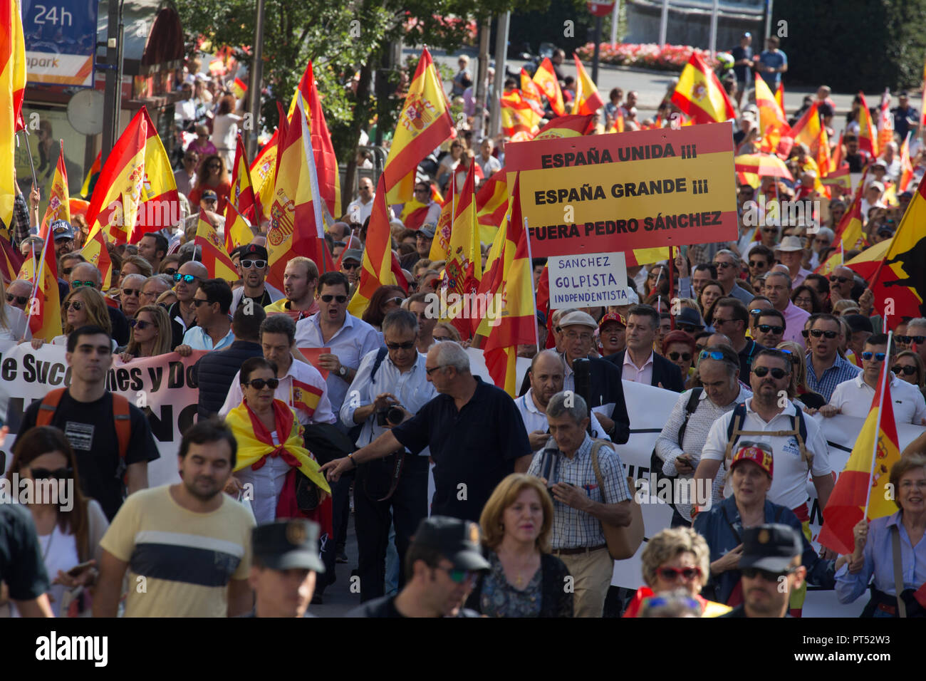 Falangist hi-res stock photography and images - Alamy