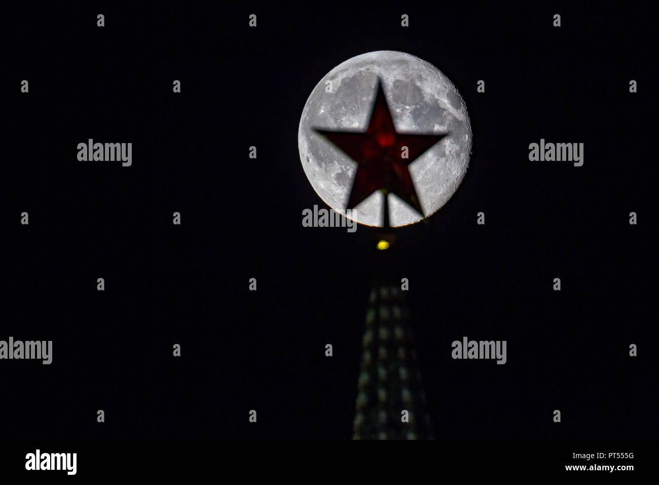 Moscow, Russia. 1st Aug, 2015. A full Moon, also known as the Blue Moon ...