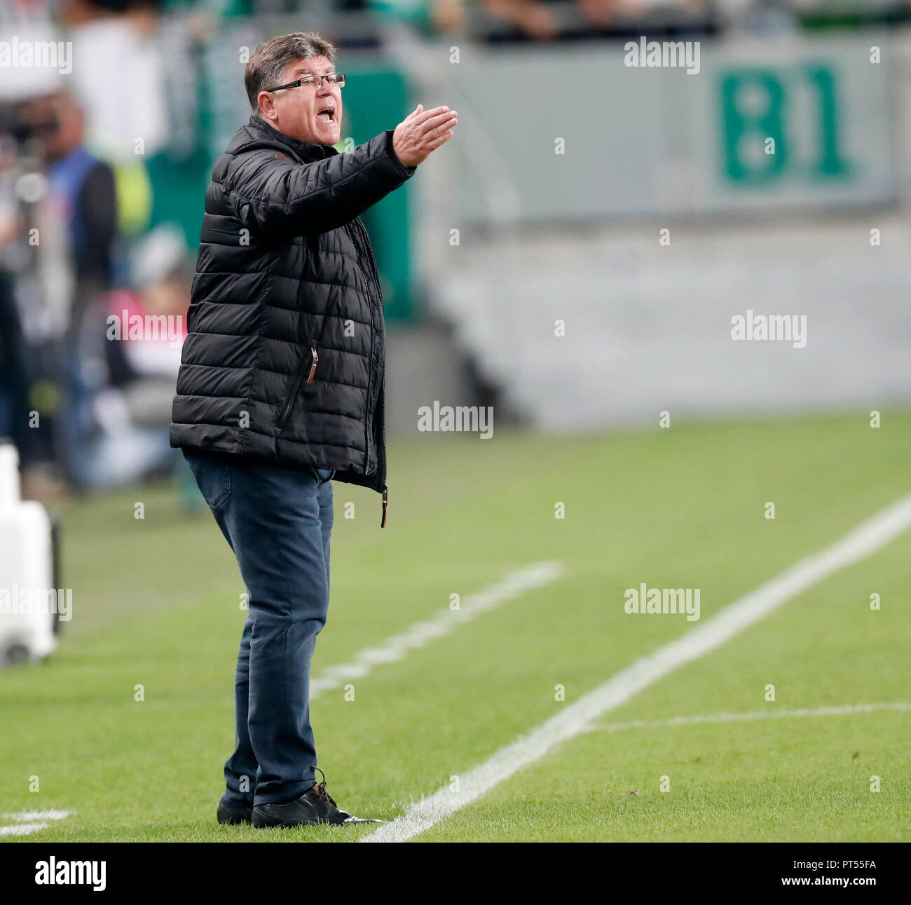 6 head hi-res stock photography and images - Alamy