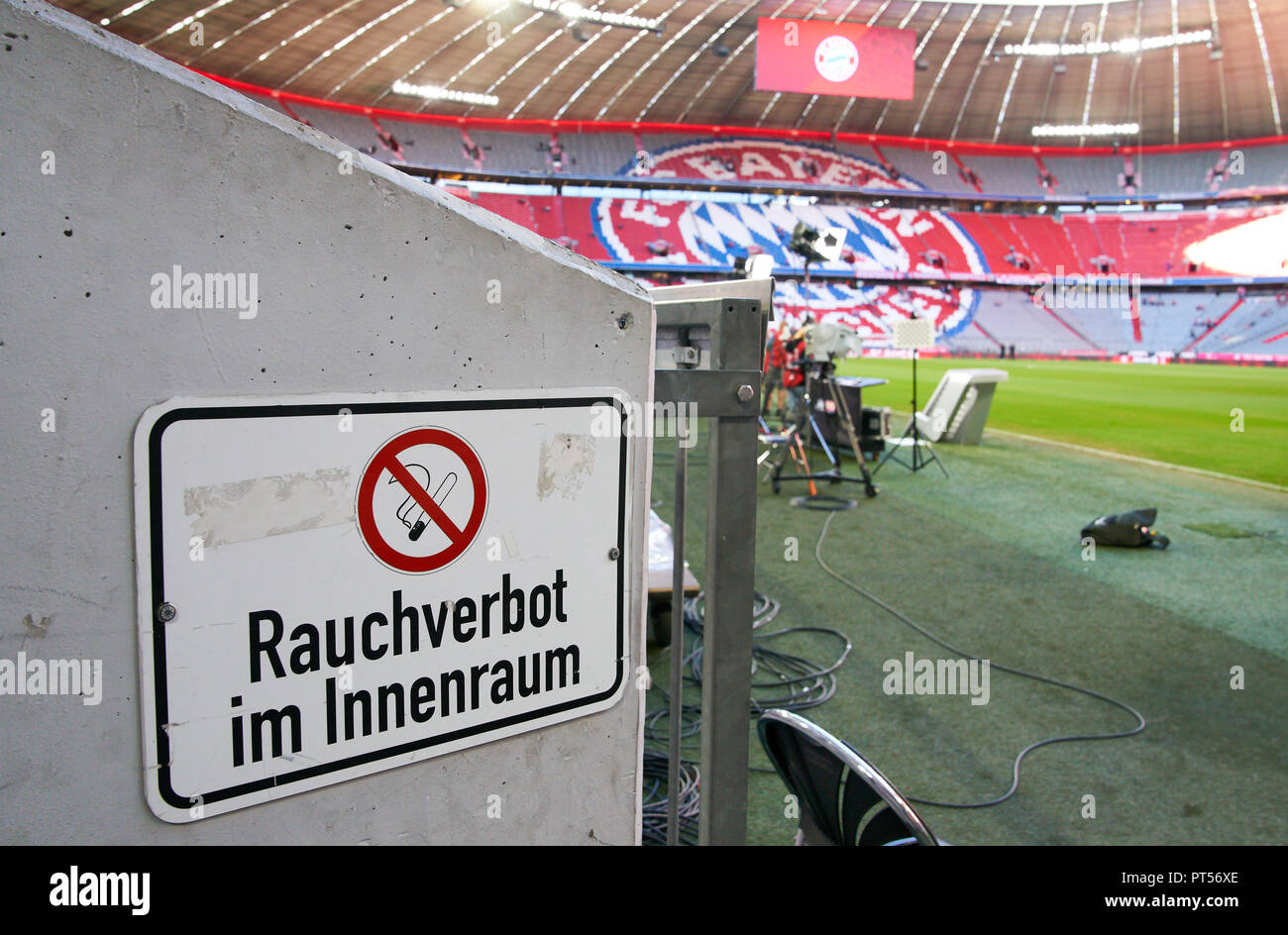 Smoking in stadium hi-res stock photography and images - Alamy