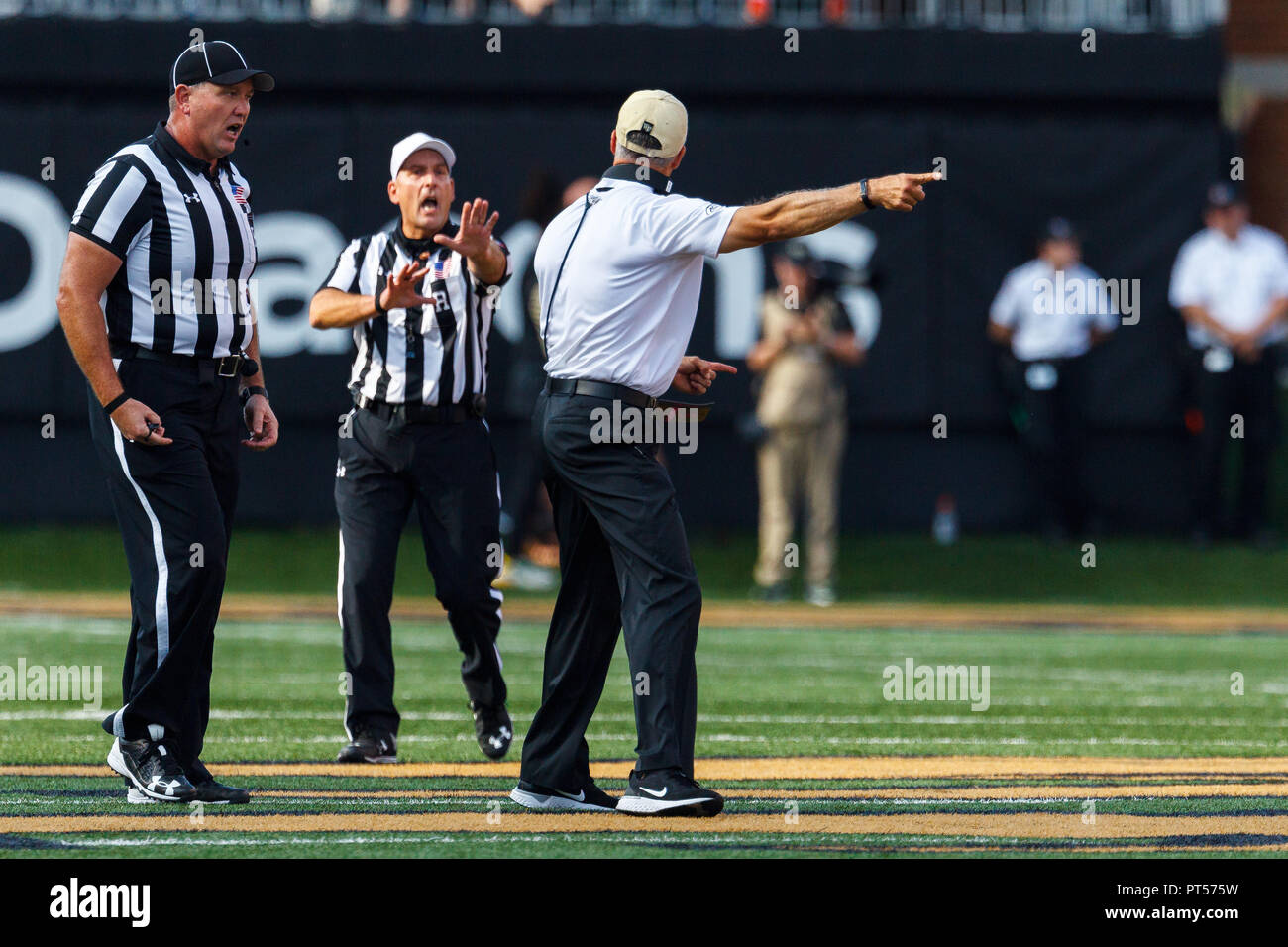 College football player injured hi-res stock photography and images - Alamy