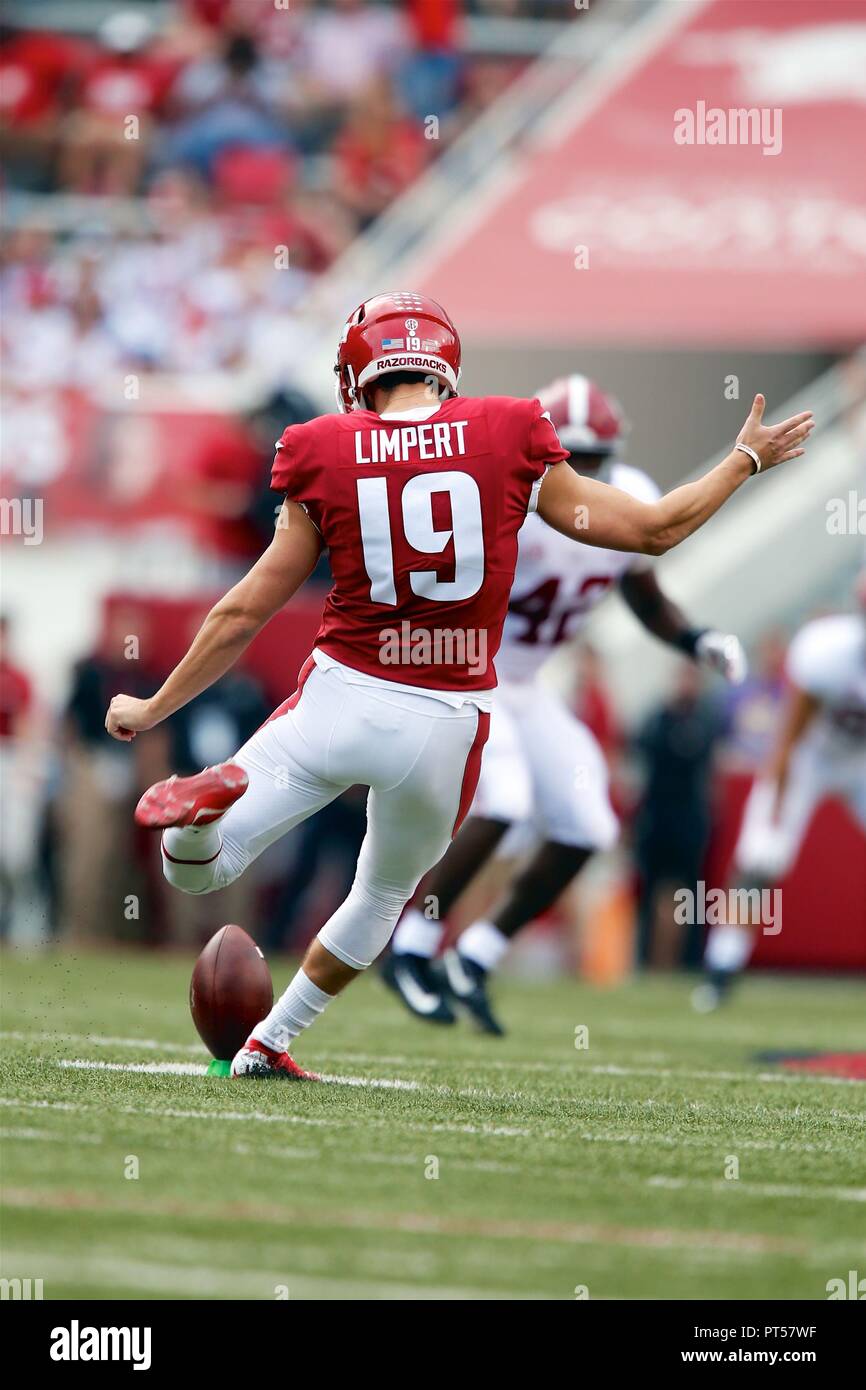 Oct 6, 2018: Arkansas kicker Connor Limpert #19 prepares to kick off ...