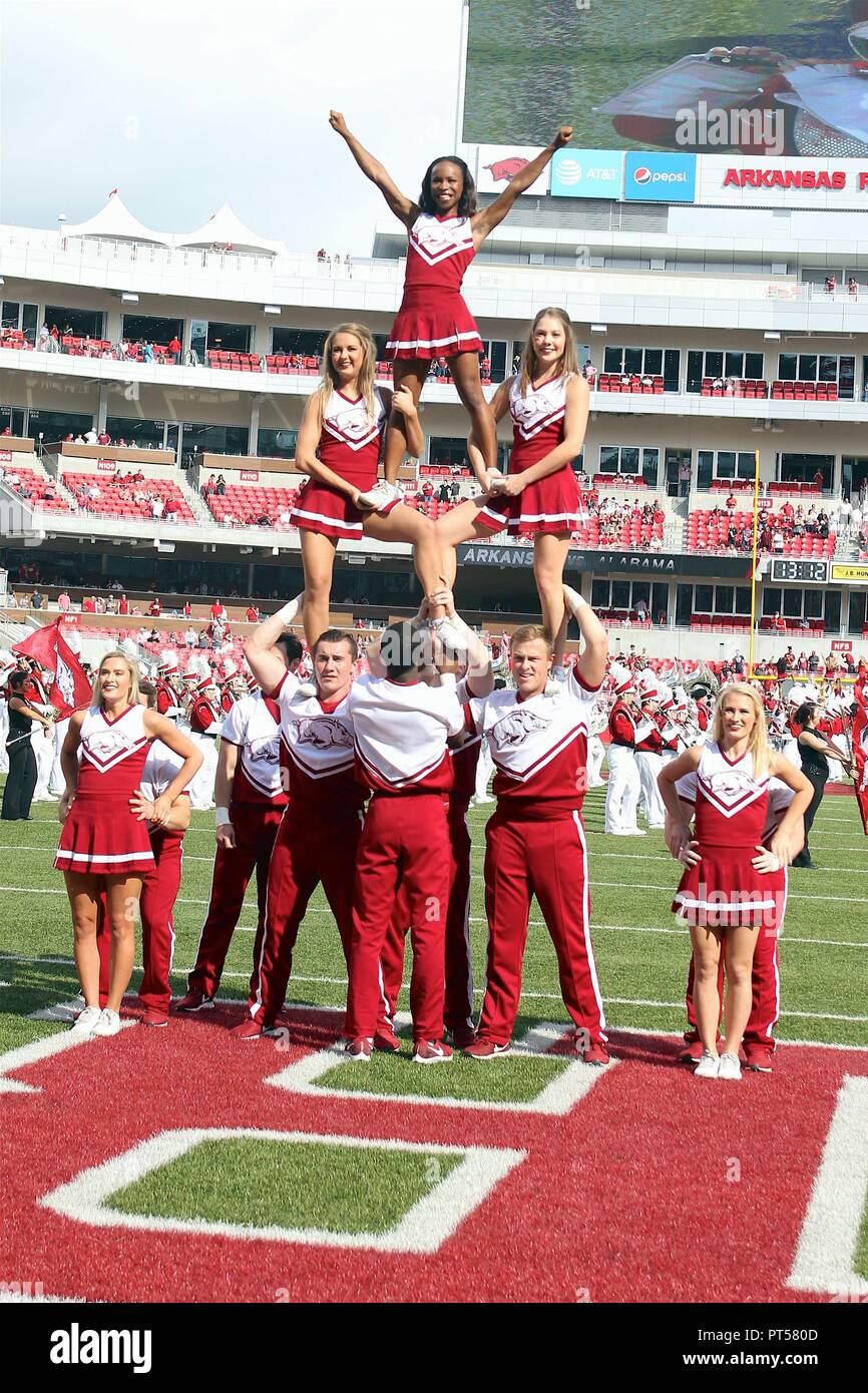 Cheer leaders pyramid hi-res stock photography and images - Alamy