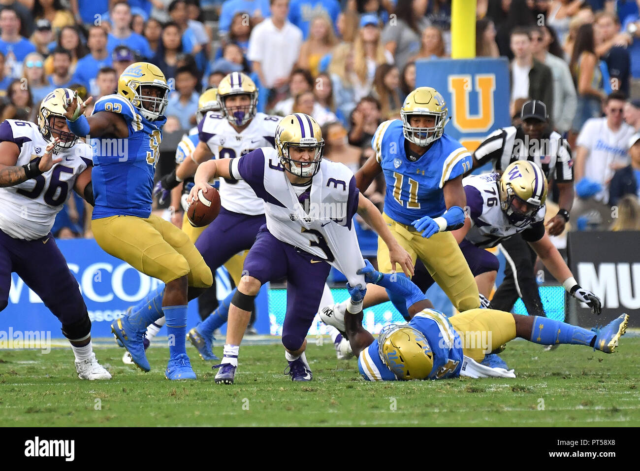 Pasadena, CA. 6th Oct, 2018. Washington Huskies quarterback Jake ...