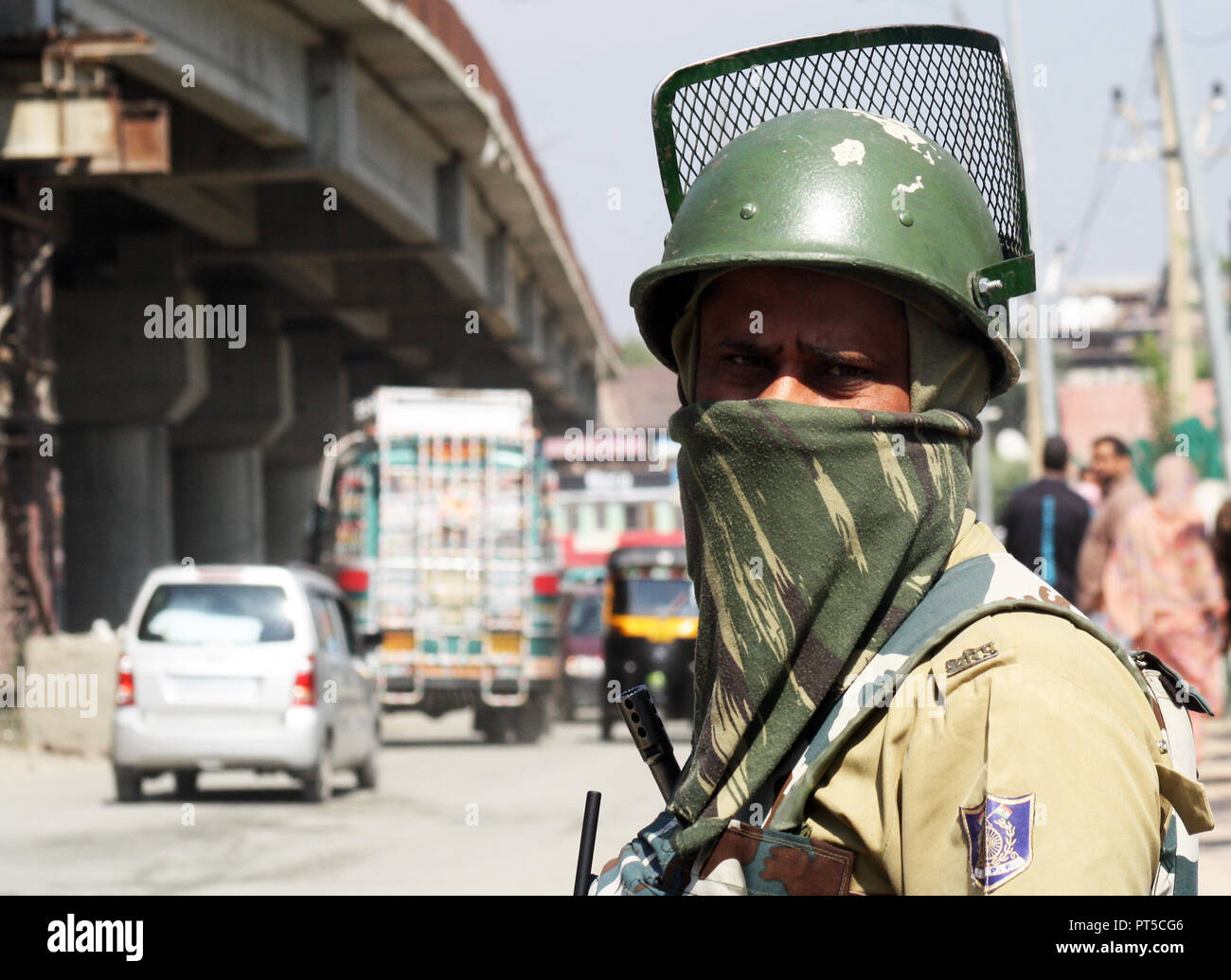 Frisking hi-res stock photography and images - Alamy