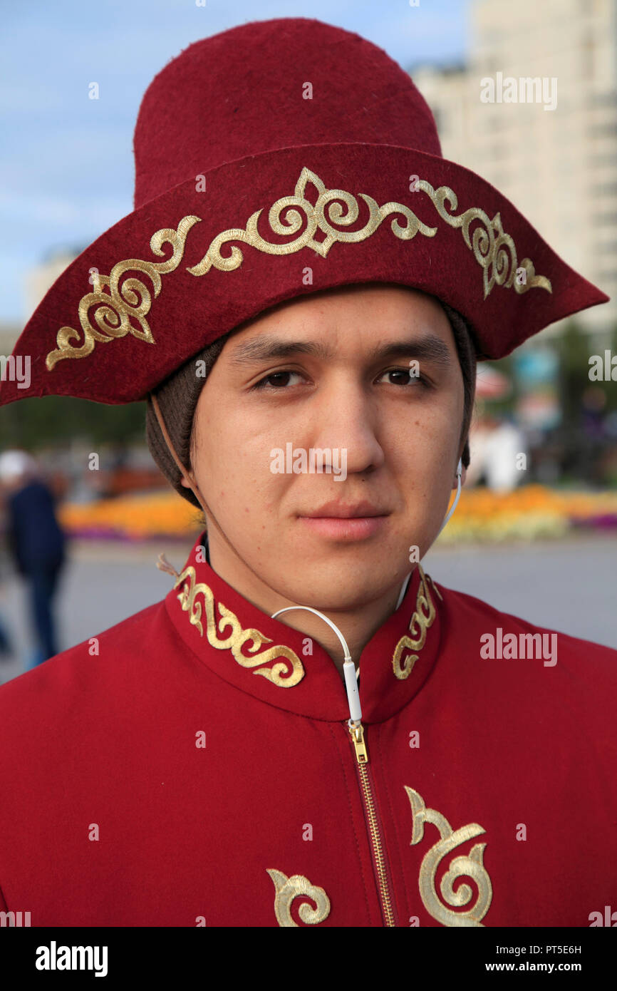 Traditional dress kazakhstan hi-res stock photography and images - Alamy