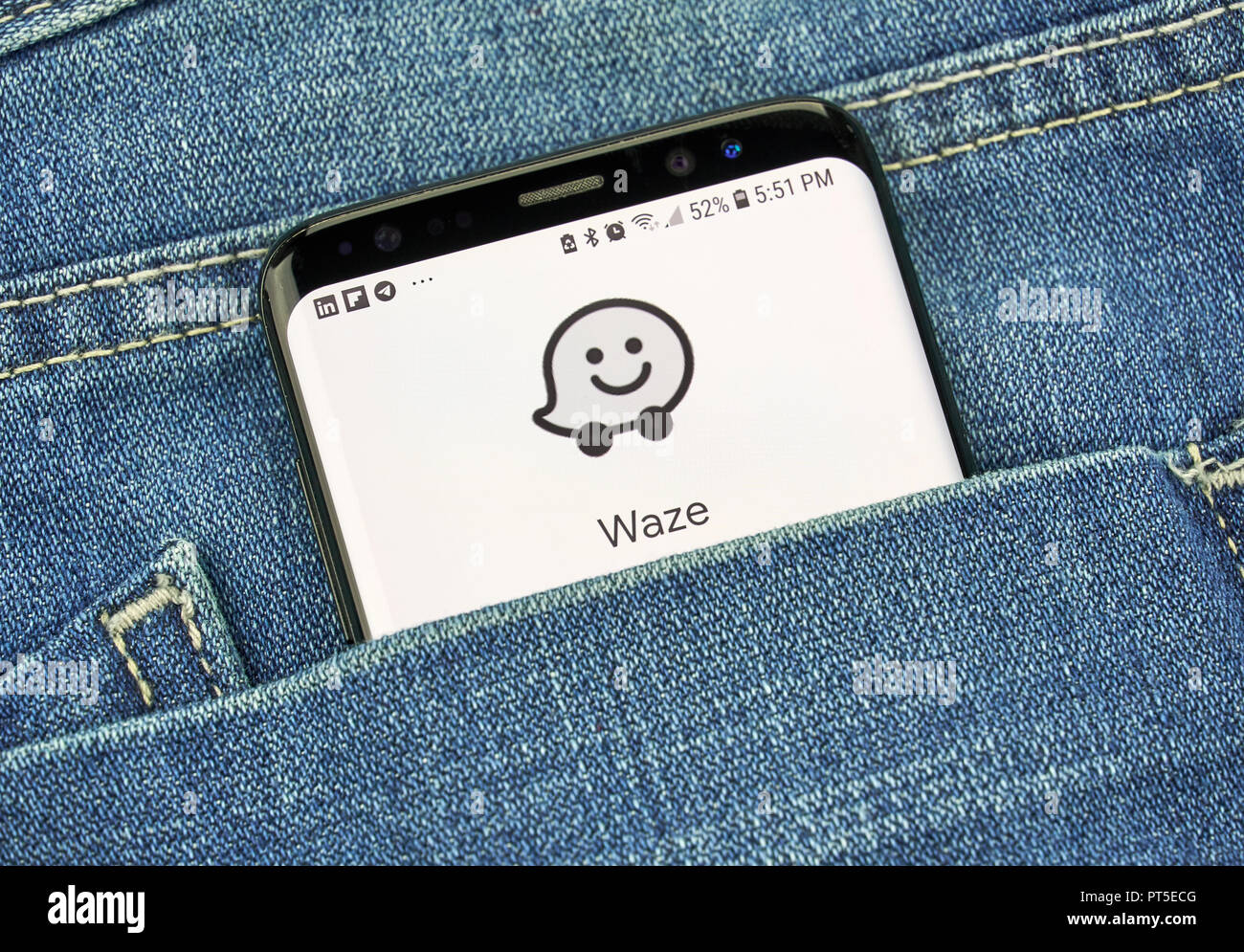 Waze logo hi-res stock photography and images - Alamy