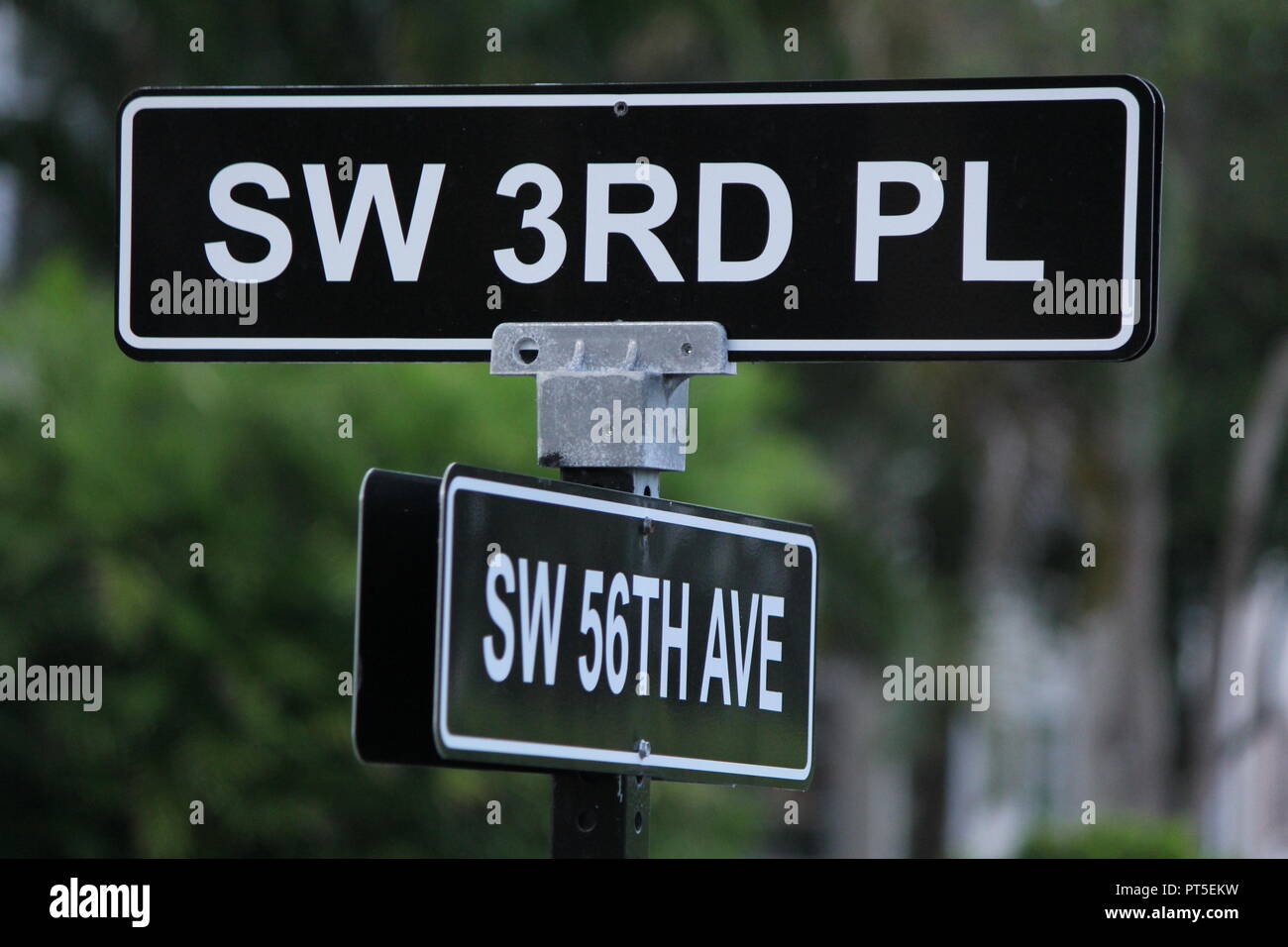 Metal road signs hi-res stock photography and images - Alamy