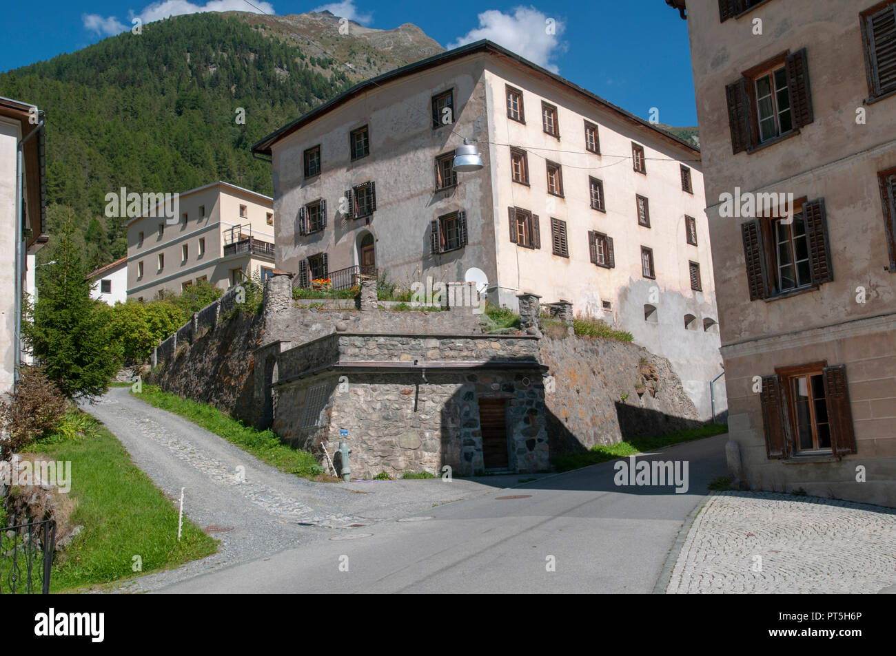 Lavin hi-res stock photography and images - Alamy