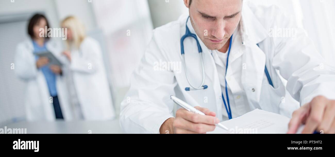 Doctor paperwork gp hi-res stock photography and images - Alamy