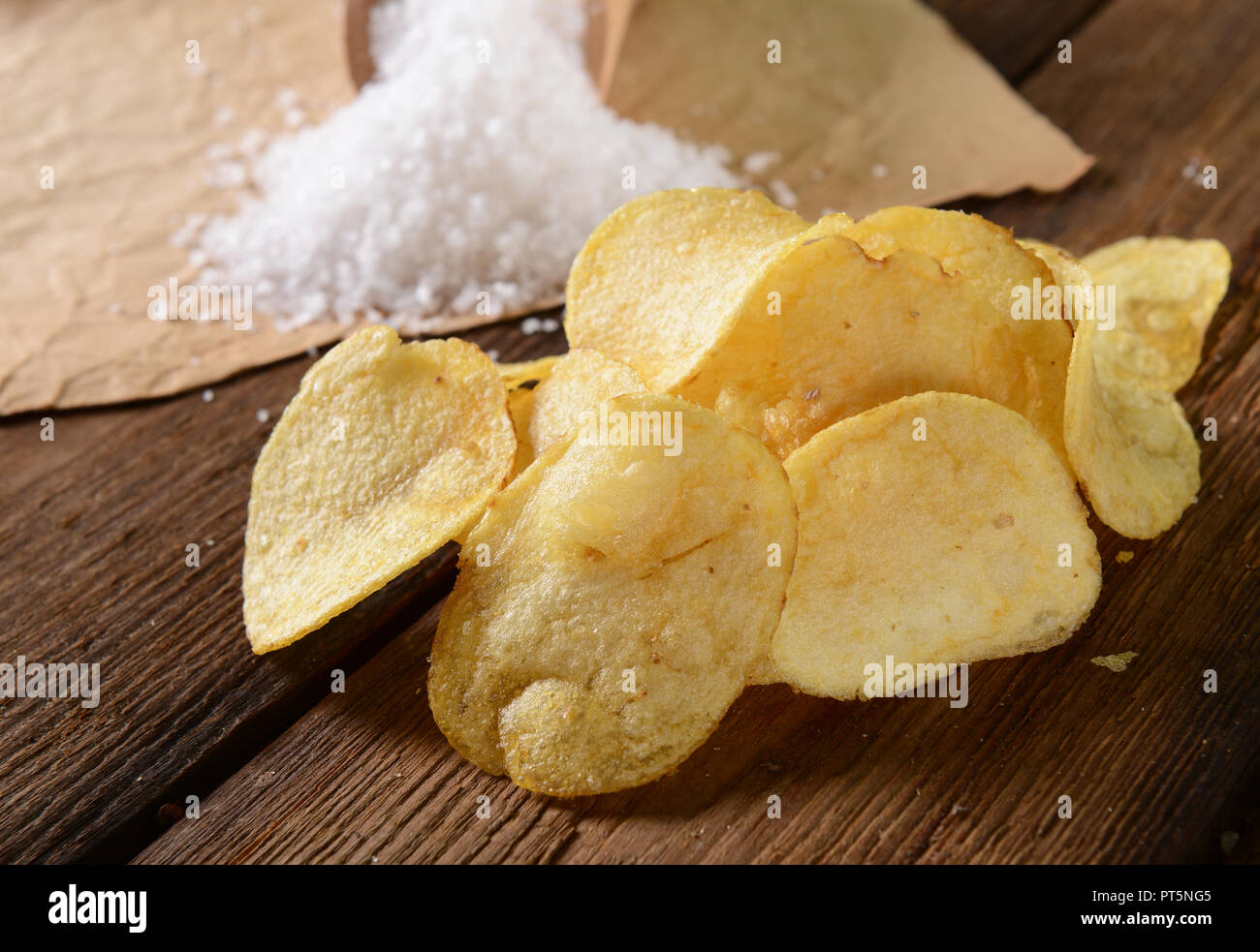Potato chips with sea salt Stock Photo - Alamy