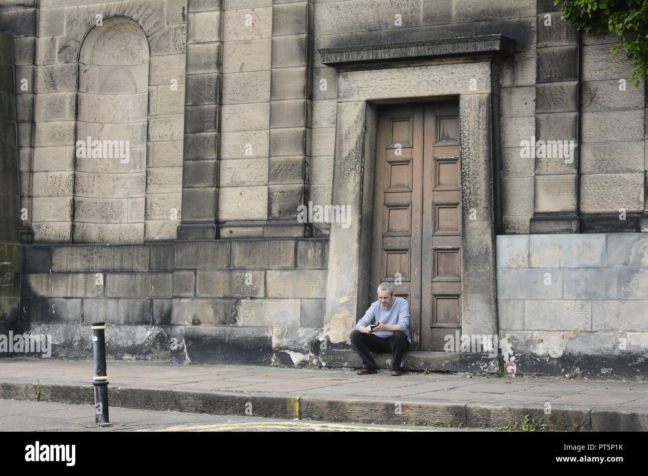 Edinburgh City life Stock Photo - Alamy