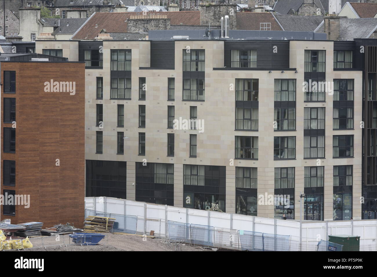 Edinburgh City life Stock Photo - Alamy