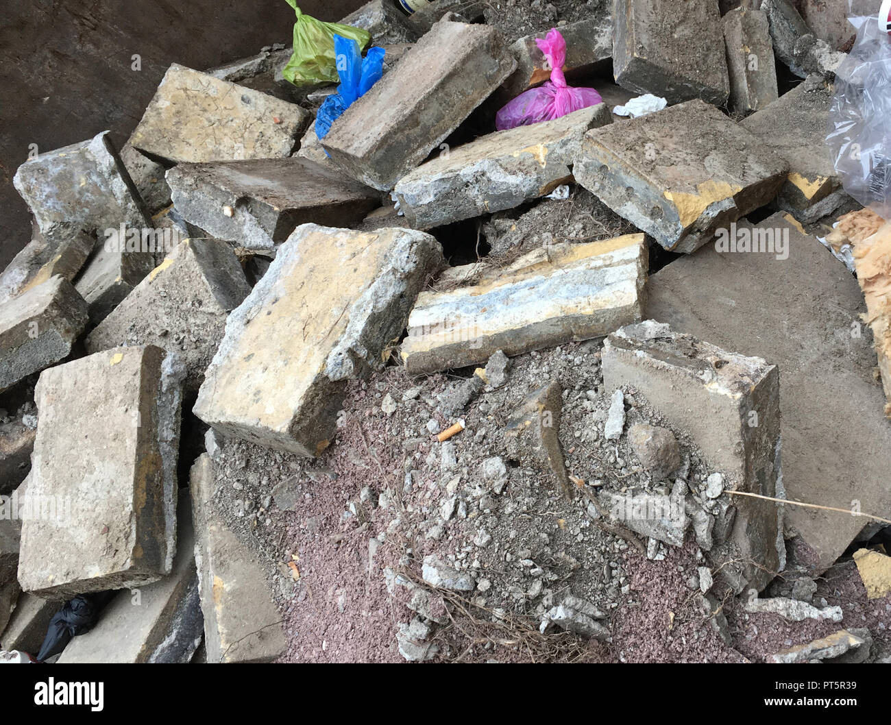 Dump house hi-res stock photography and images - Alamy