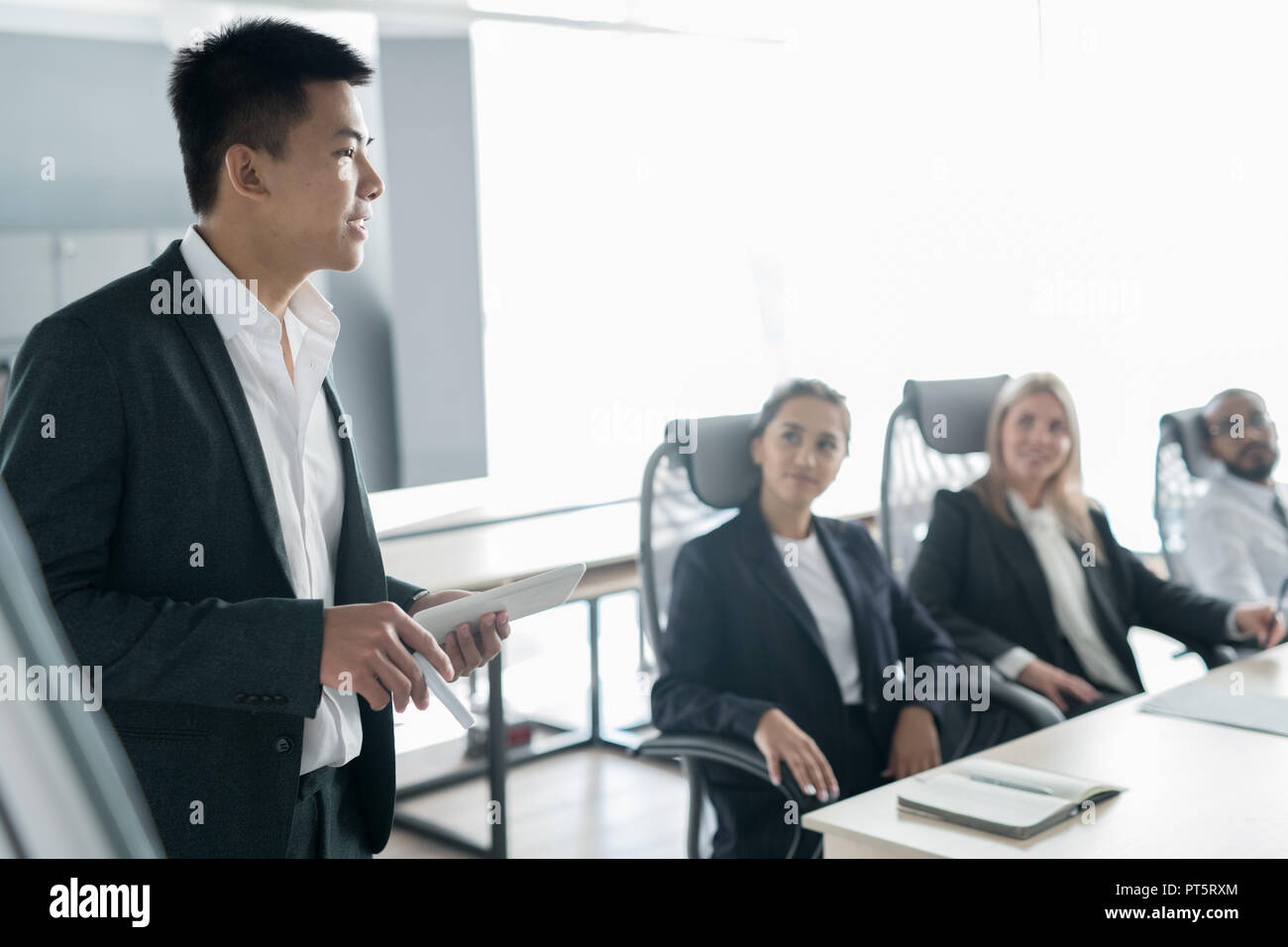 Asian audience speech hi-res stock photography and images - Alamy