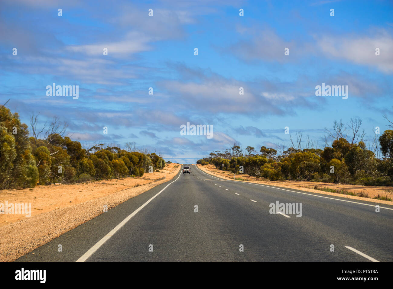 Australias longest straight road hi-res stock photography and images ...