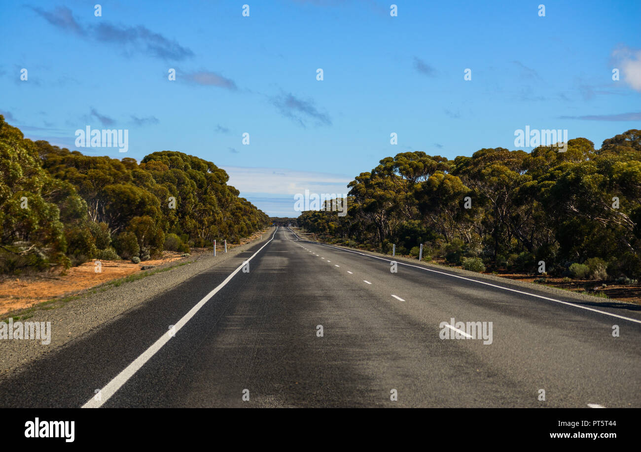 Australias longest straight road hi-res stock photography and images ...