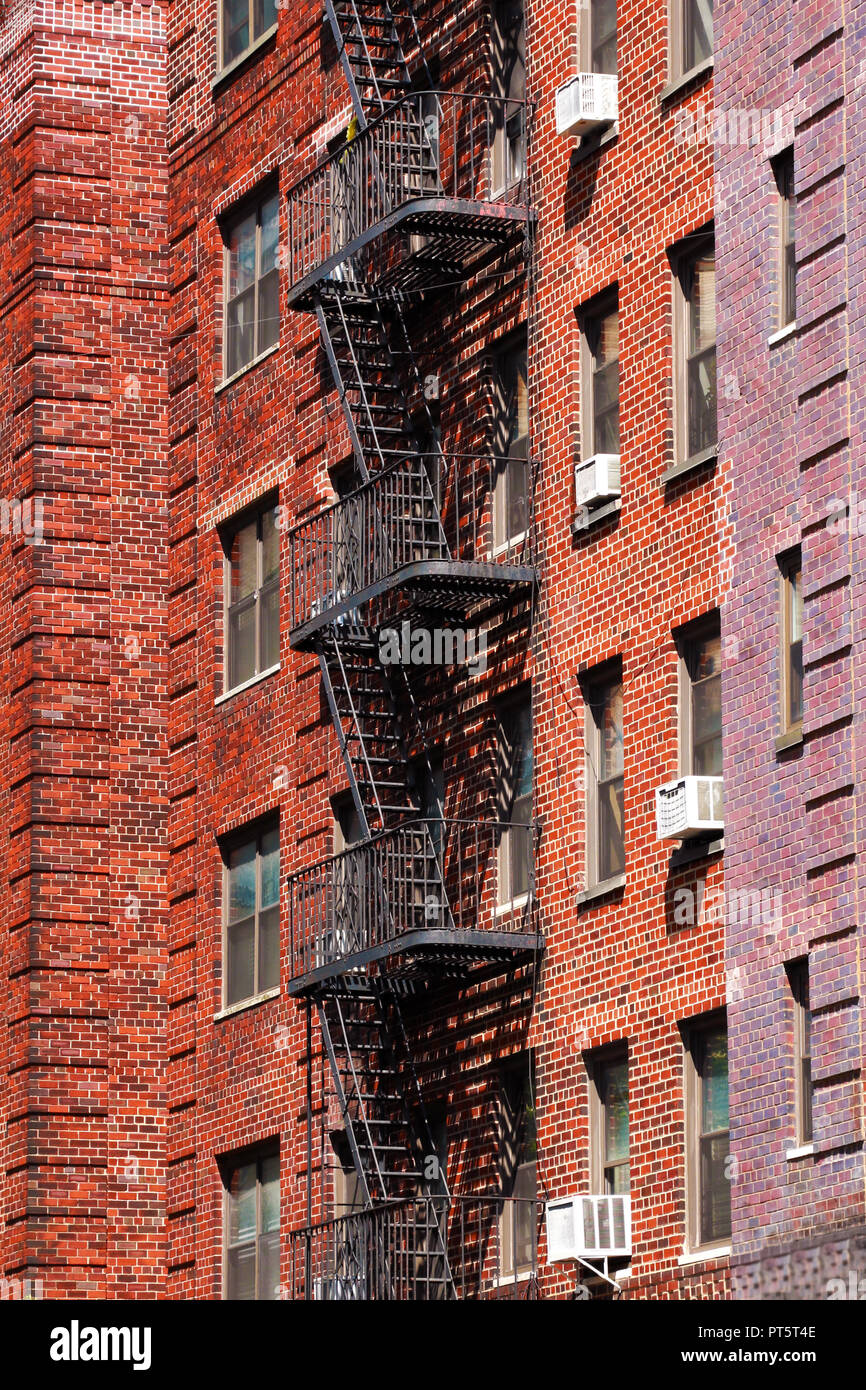 Nyc fire staircase hi-res stock photography and images - Alamy