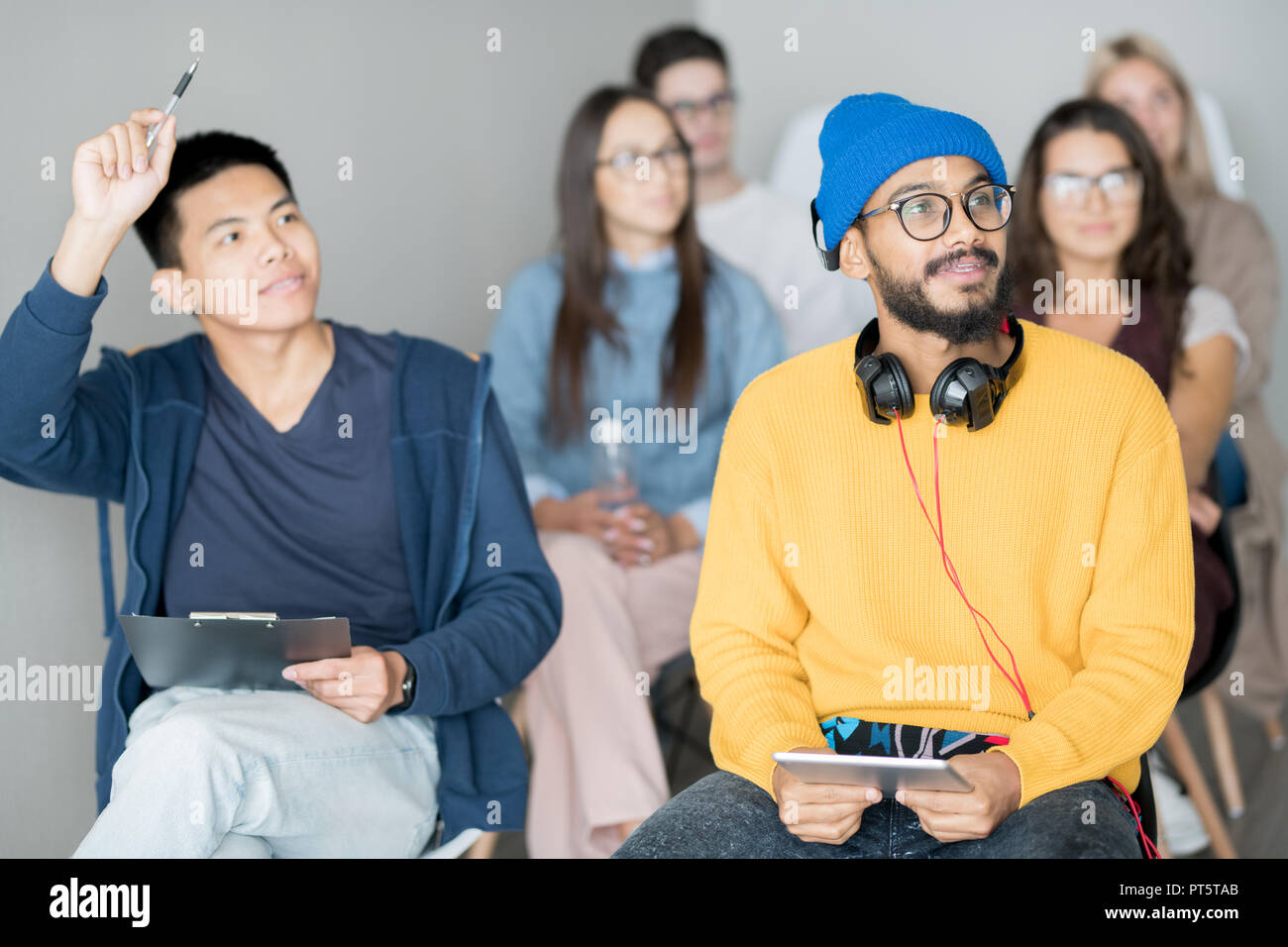 Student participating class hi-res stock photography and images - Alamy