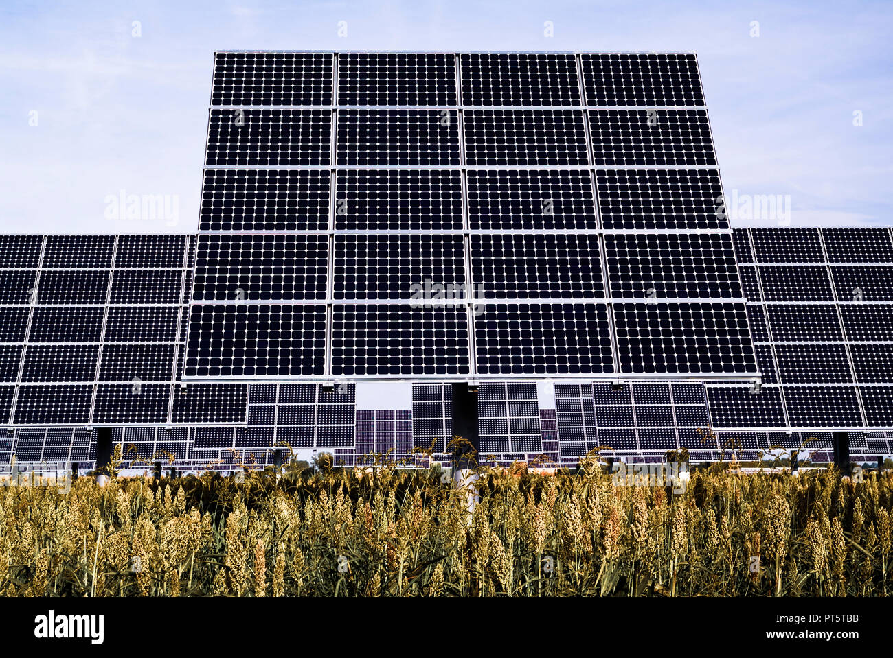 Solar tracker hi-res stock photography and images - Alamy