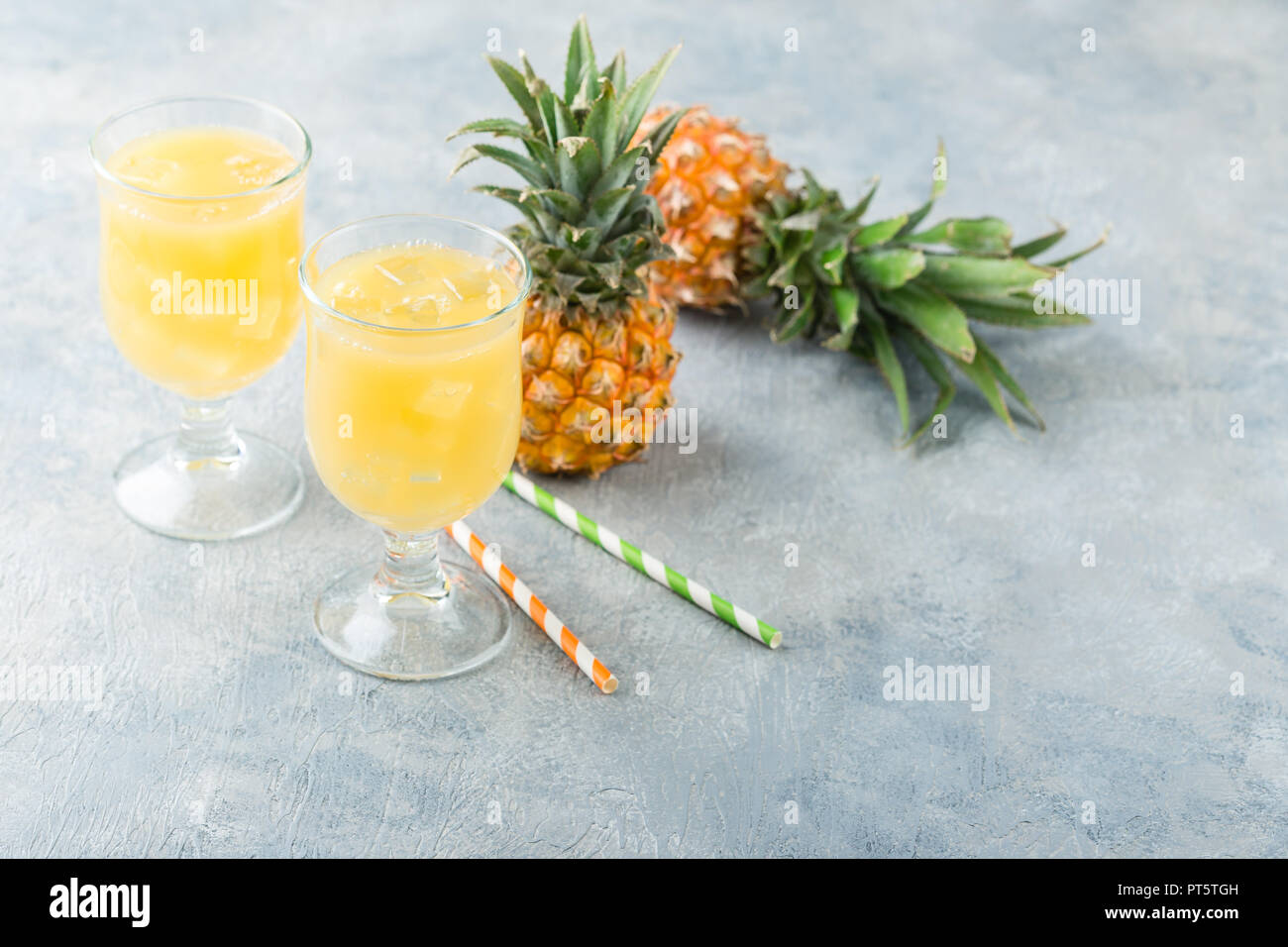 Pineapple drink hi-res stock photography and images - Alamy