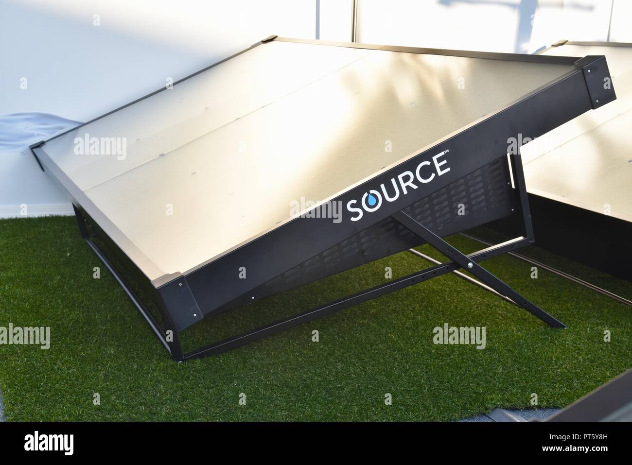 Zero Mass Water SOURCE panel that makes water from air, at CES ...