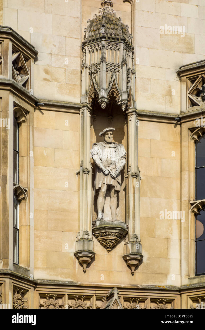 Kings college statue hi-res stock photography and images - Alamy