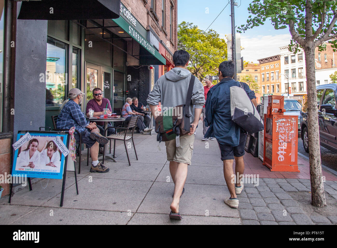 Man walking busy street hi-res stock photography and images - Alamy