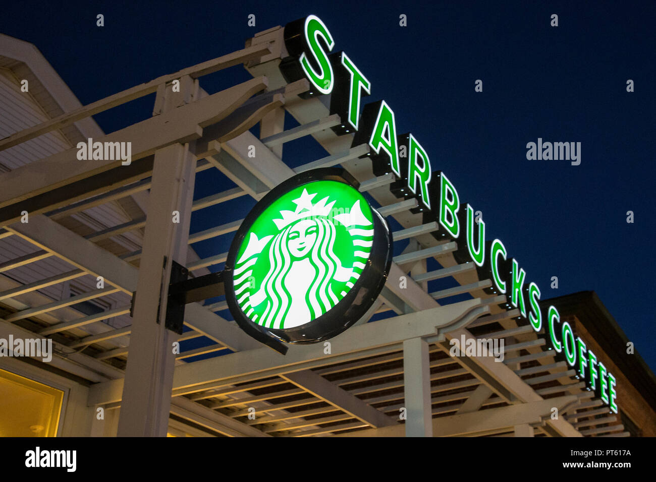 Starbucks sign hi-res stock photography and images - Alamy