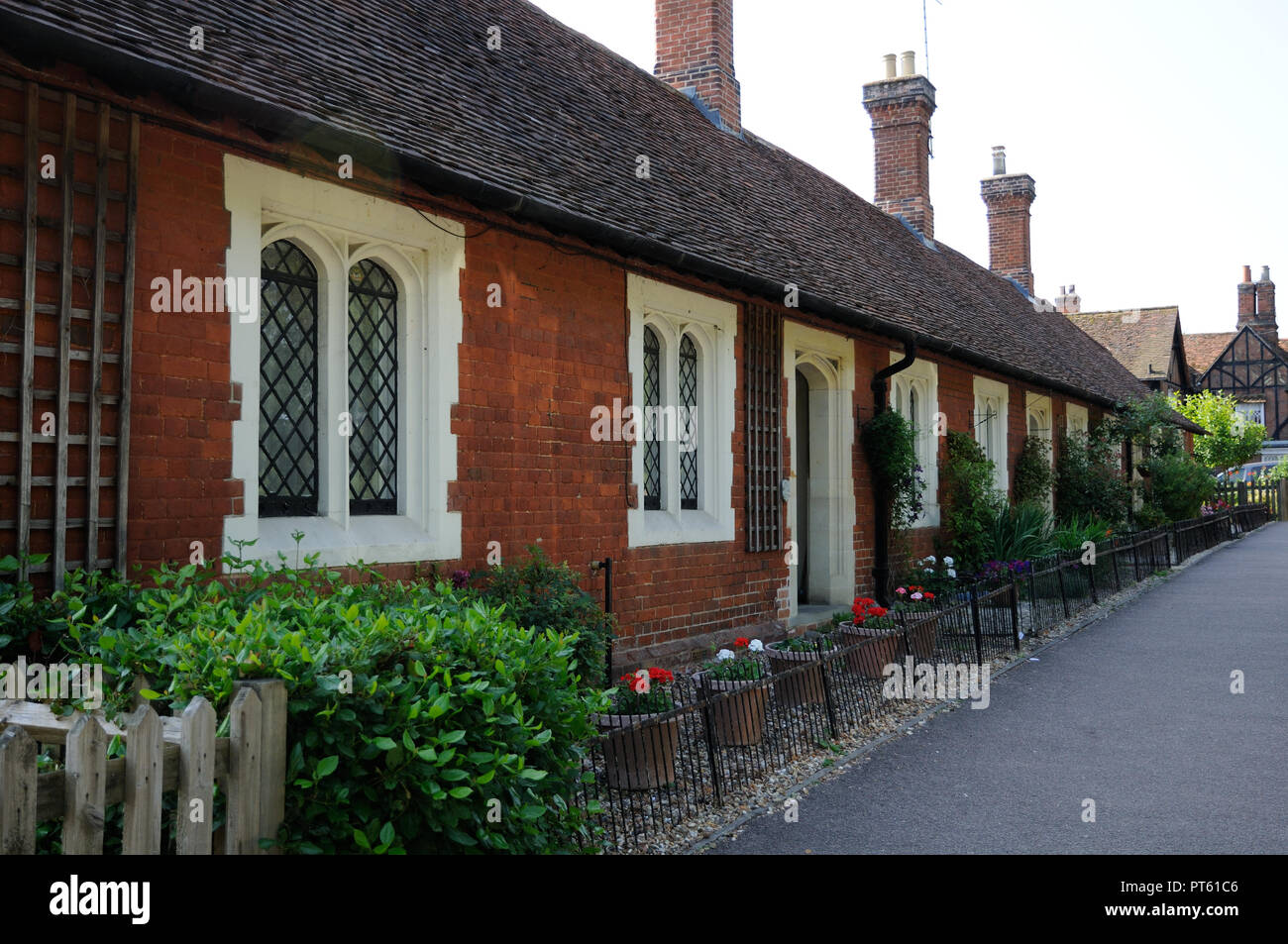 17th century almshouses hi-res stock photography and images - Alamy