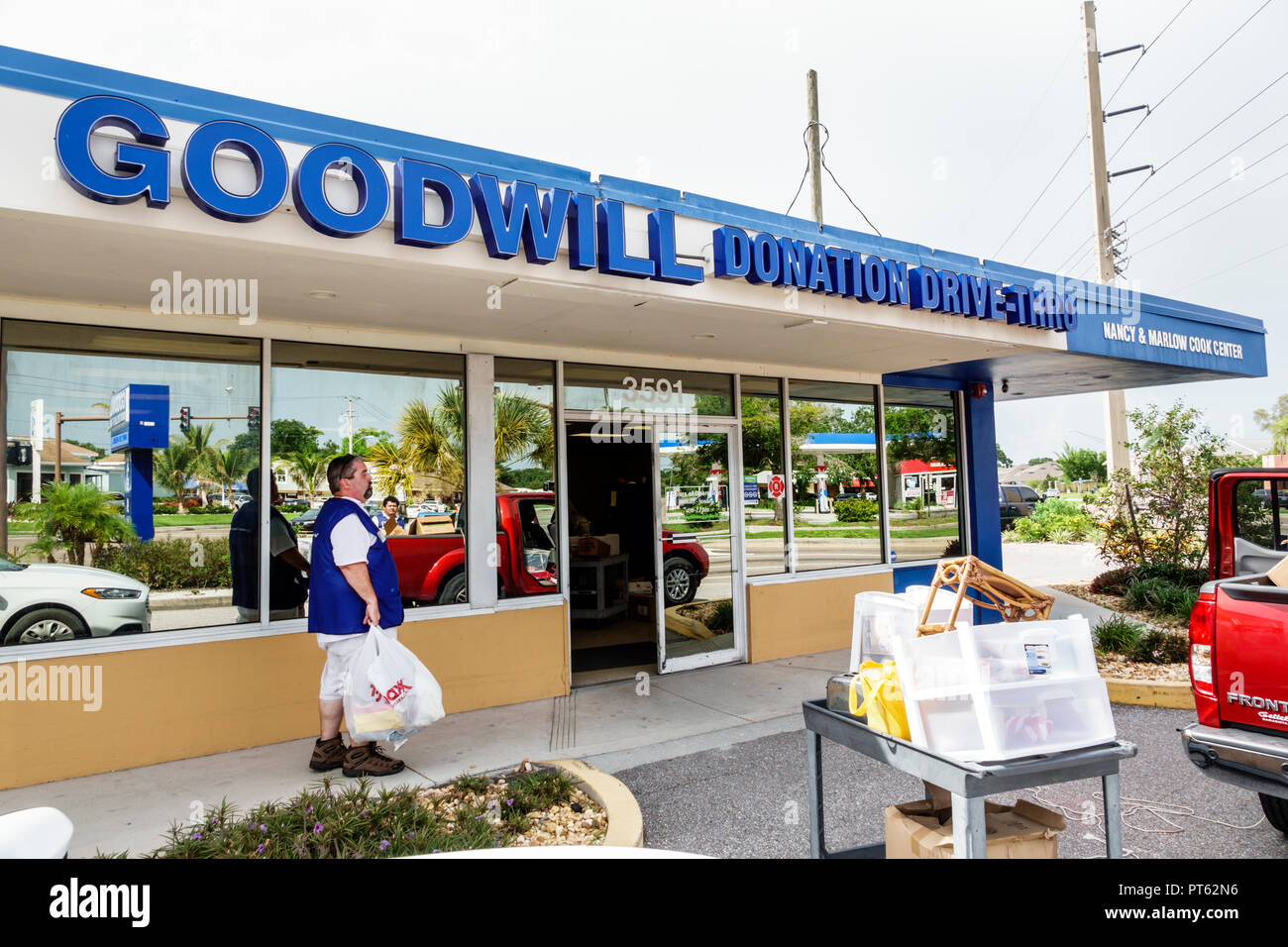 Goodwill Donation Drive Thru High Resolution Stock Photography and ...