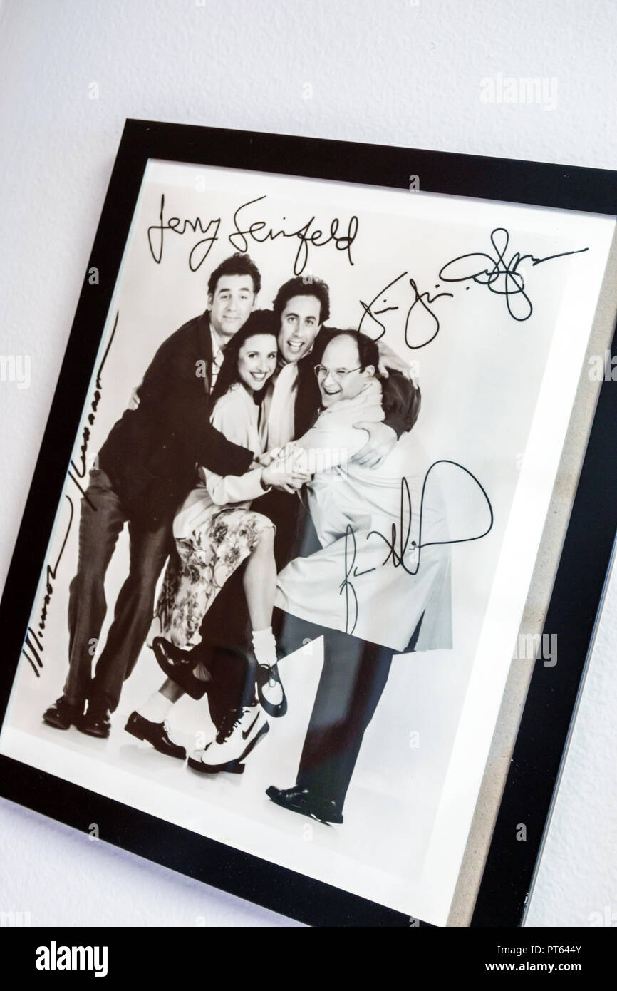 Seinfeld cast hi-res stock photography and images - Alamy