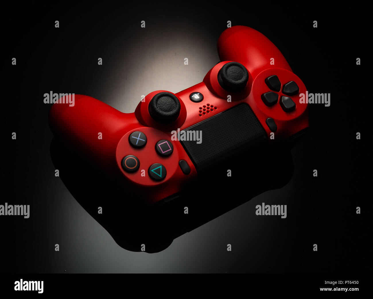 Ps4 controller hi-res stock photography and images - Alamy