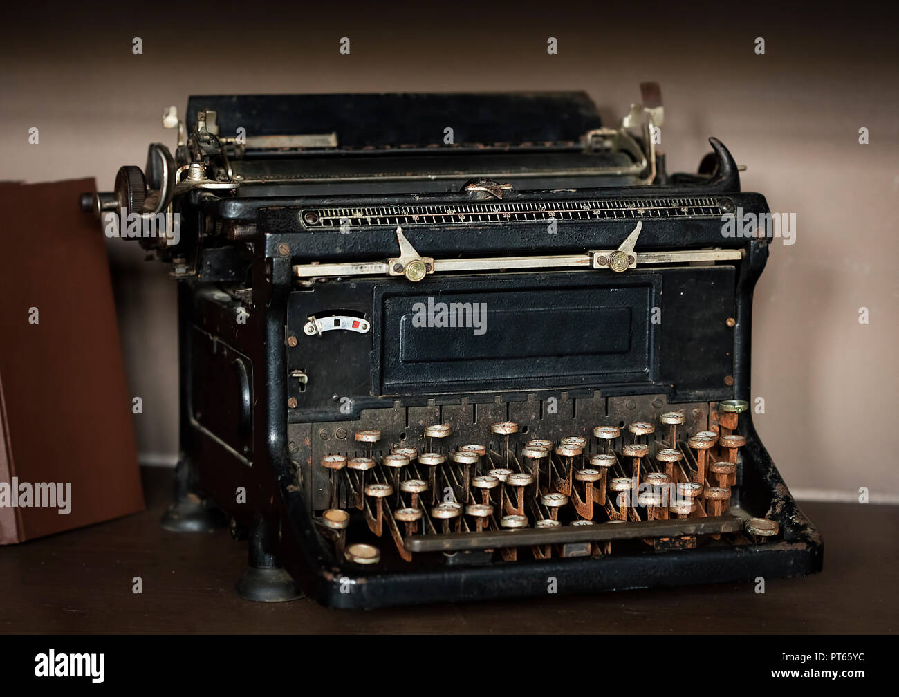 rusty antique typewriter on wooden shelf with book Stock Photo - Alamy