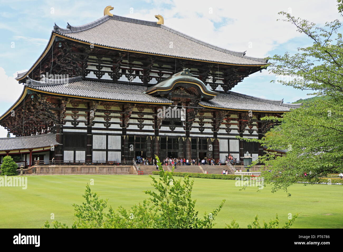Todaiji temple world largest wooden hi-res stock photography and images ...
