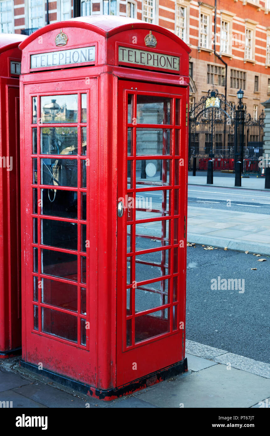 London telephone cabin hi-res stock photography and images - Alamy