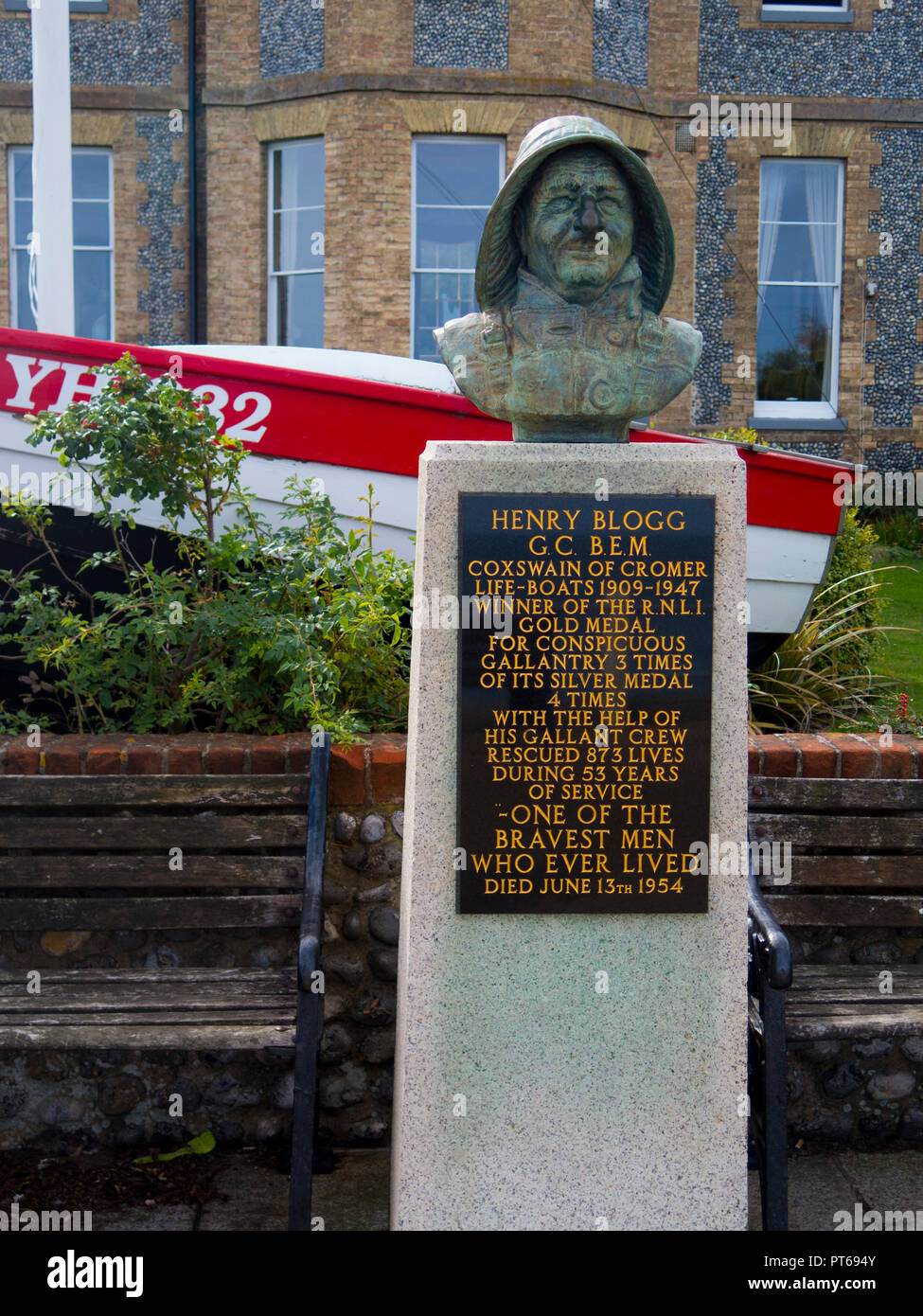 Henry Blogg Bust memorial Cromer Norfolk UK Stock Photo - Alamy