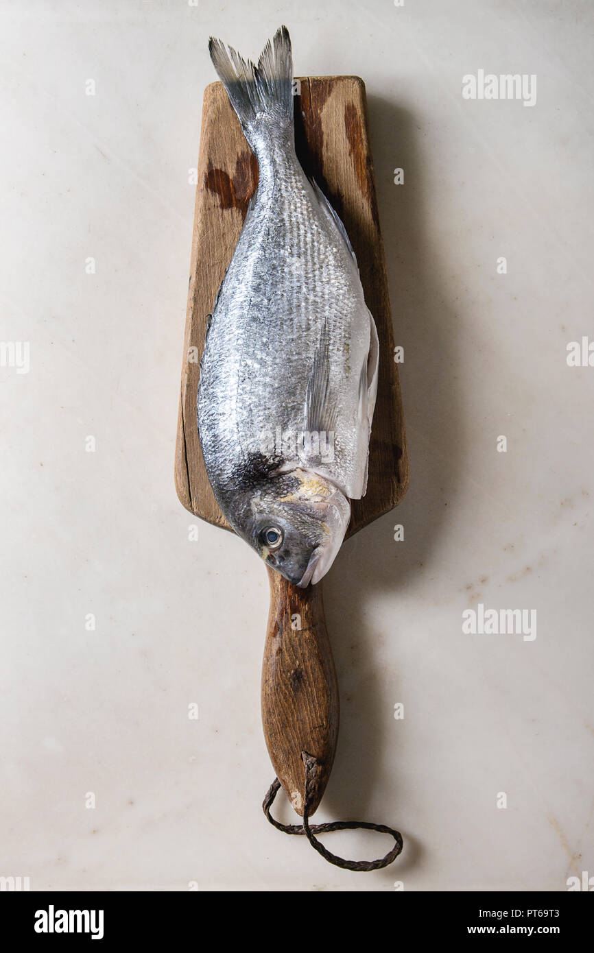 Raw sea bream fish Stock Photo - Alamy