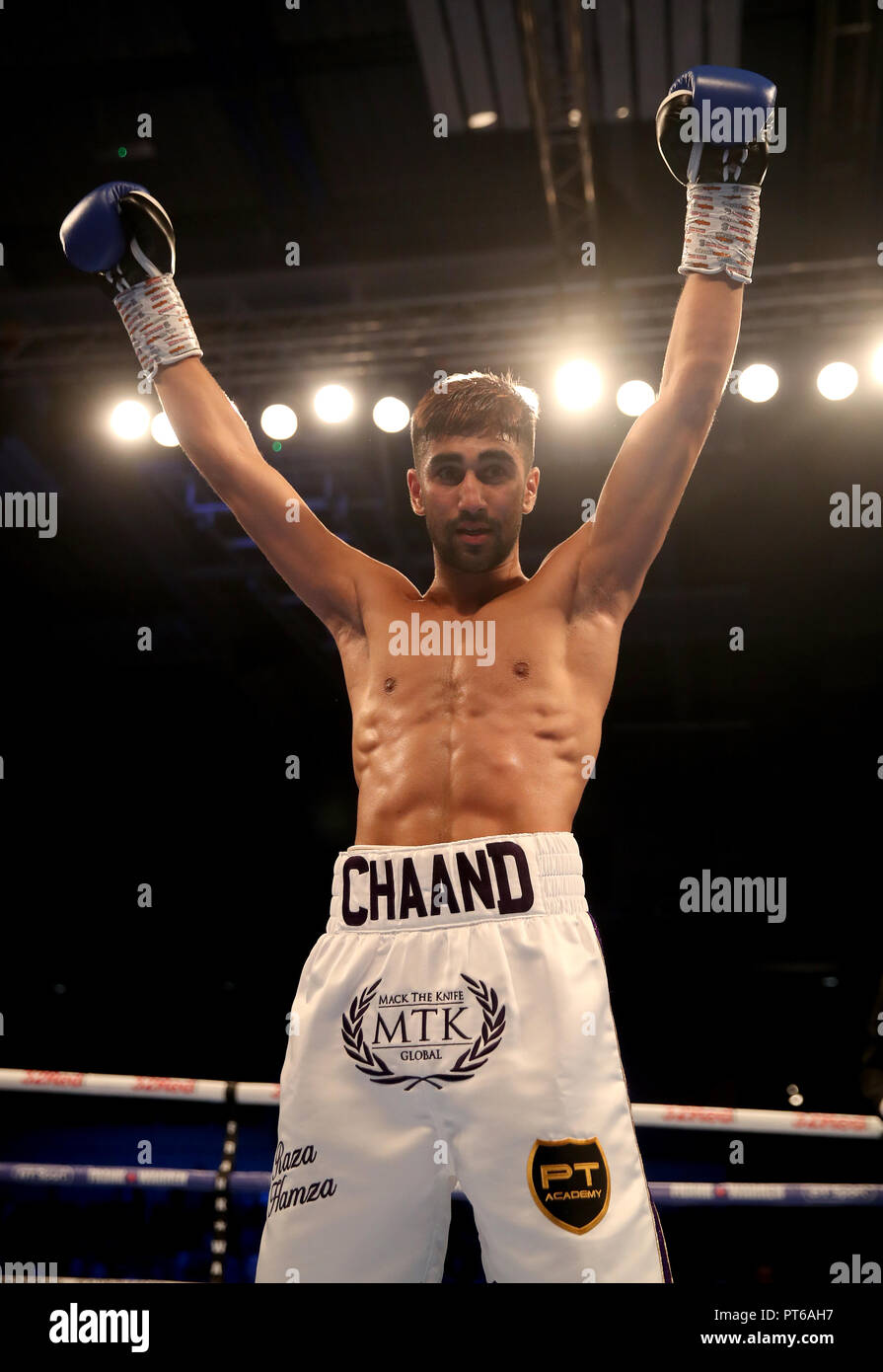 Raza Hamza celebrates winning against Johnson Tellez at Leicester Arena ...