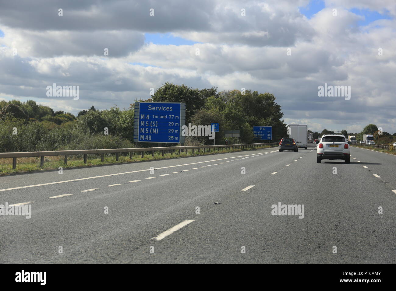 M5 motorway road sign hi-res stock photography and images - Alamy