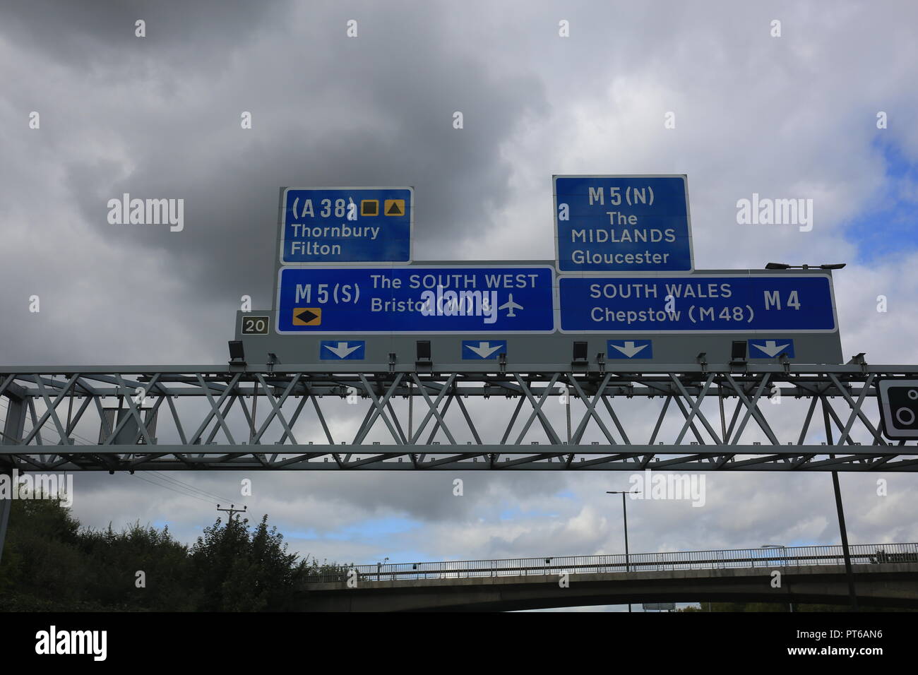 M5 south sign hi-res stock photography and images - Alamy