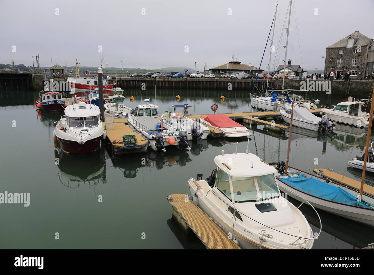 Padstow bay fishing hi-res stock photography and images - Alamy