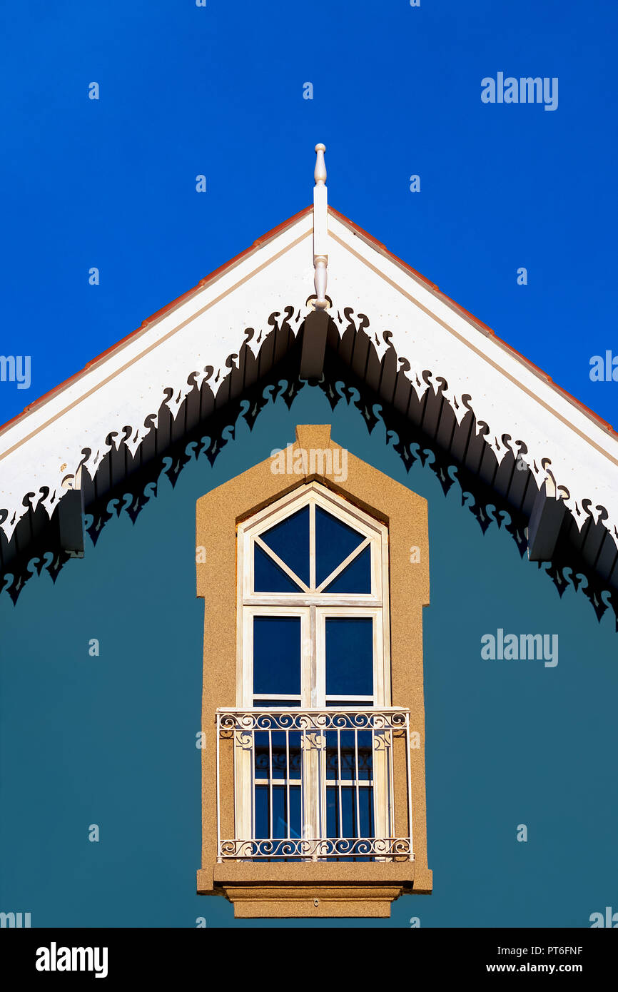 colonial and eclectic architecture around Europe, colorful houses ...