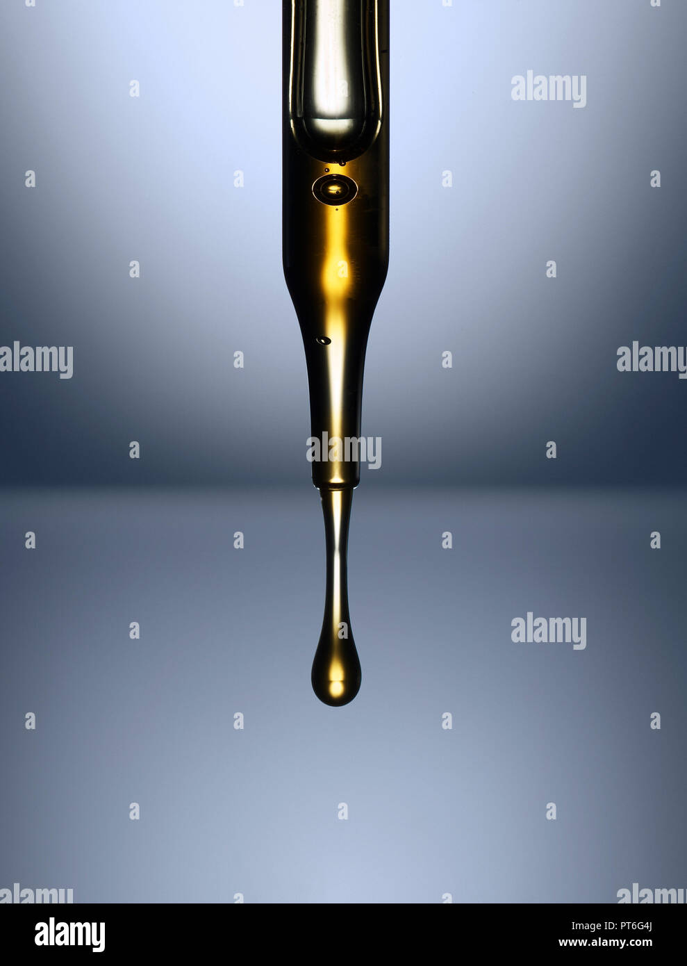 Gold eye dropper hi-res stock photography and images - Alamy