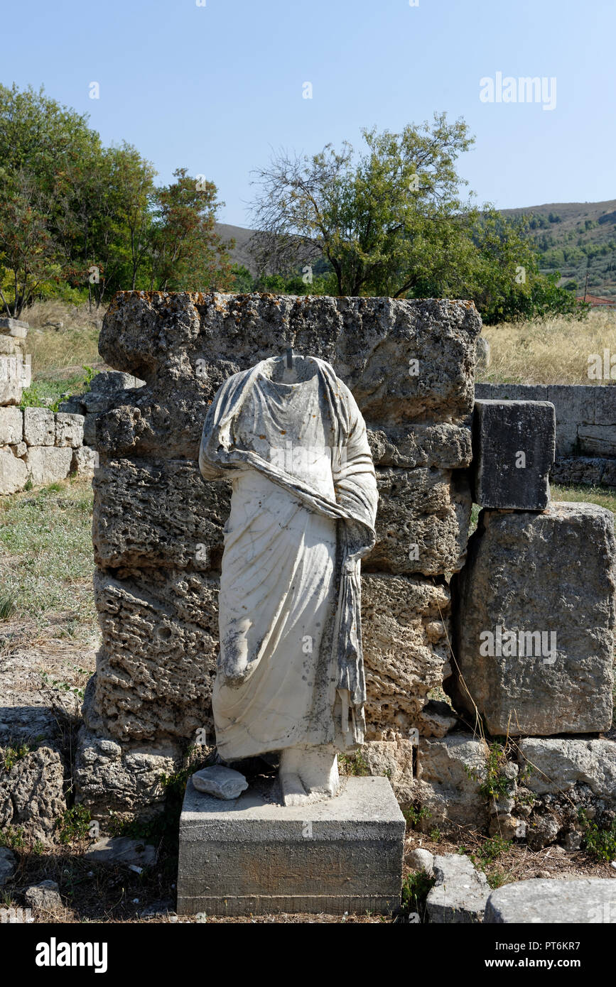 Headless marble statue hi-res stock photography and images - Alamy