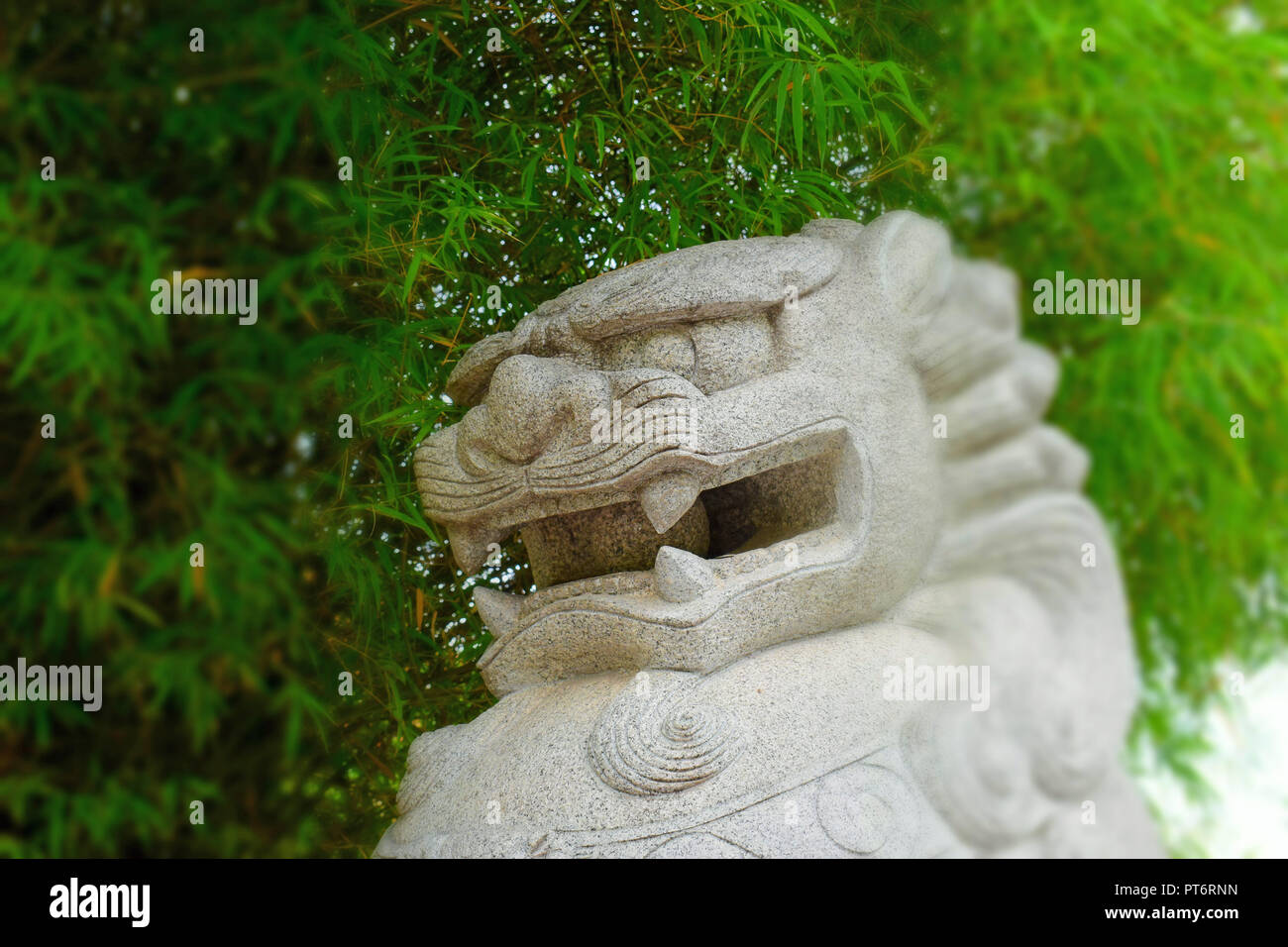Green guardian statue hi-res stock photography and images - Alamy