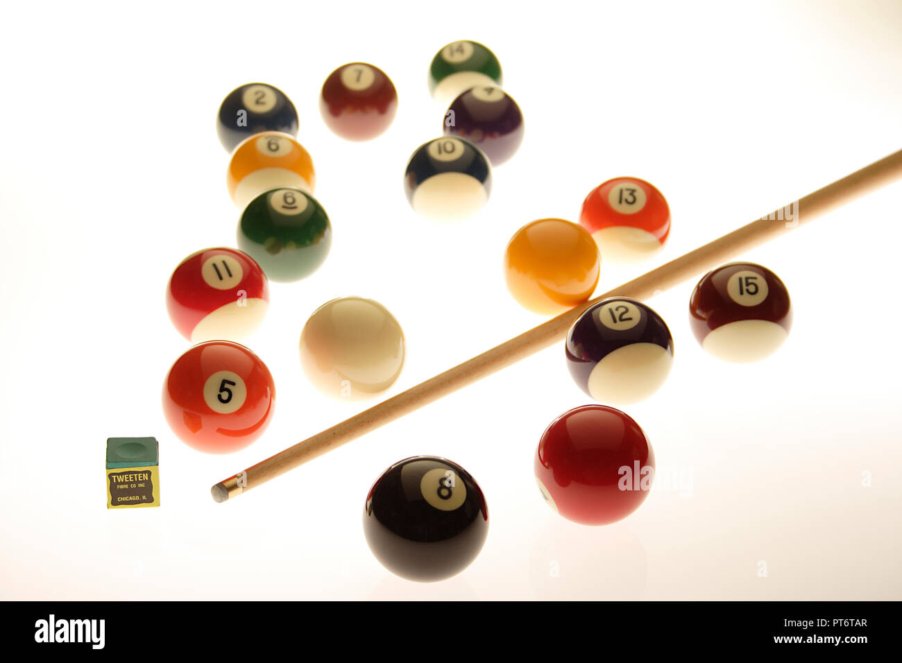 A STILL LIFE OF A SET OF SNOOKER/POOL BALLS ON A PLAIN BACKGROUND Stock ...