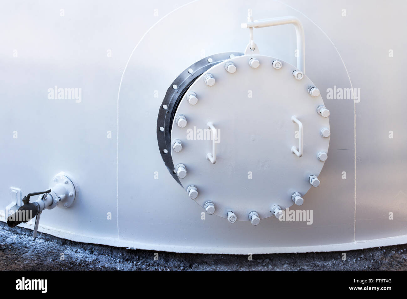 Confined space entry hi-res stock photography and images - Alamy