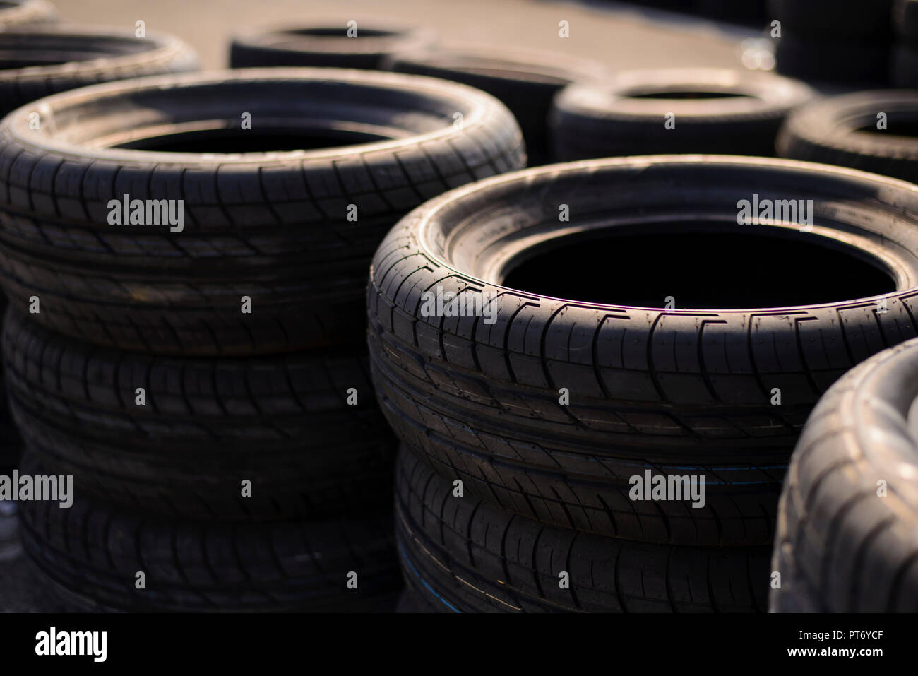 Old stacked background garage car hi-res stock photography and images ...