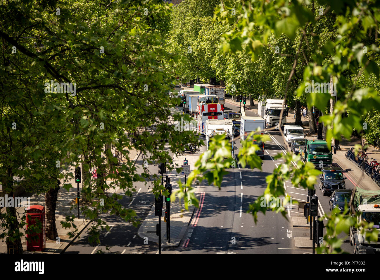 Citiscape road hi-res stock photography and images - Alamy